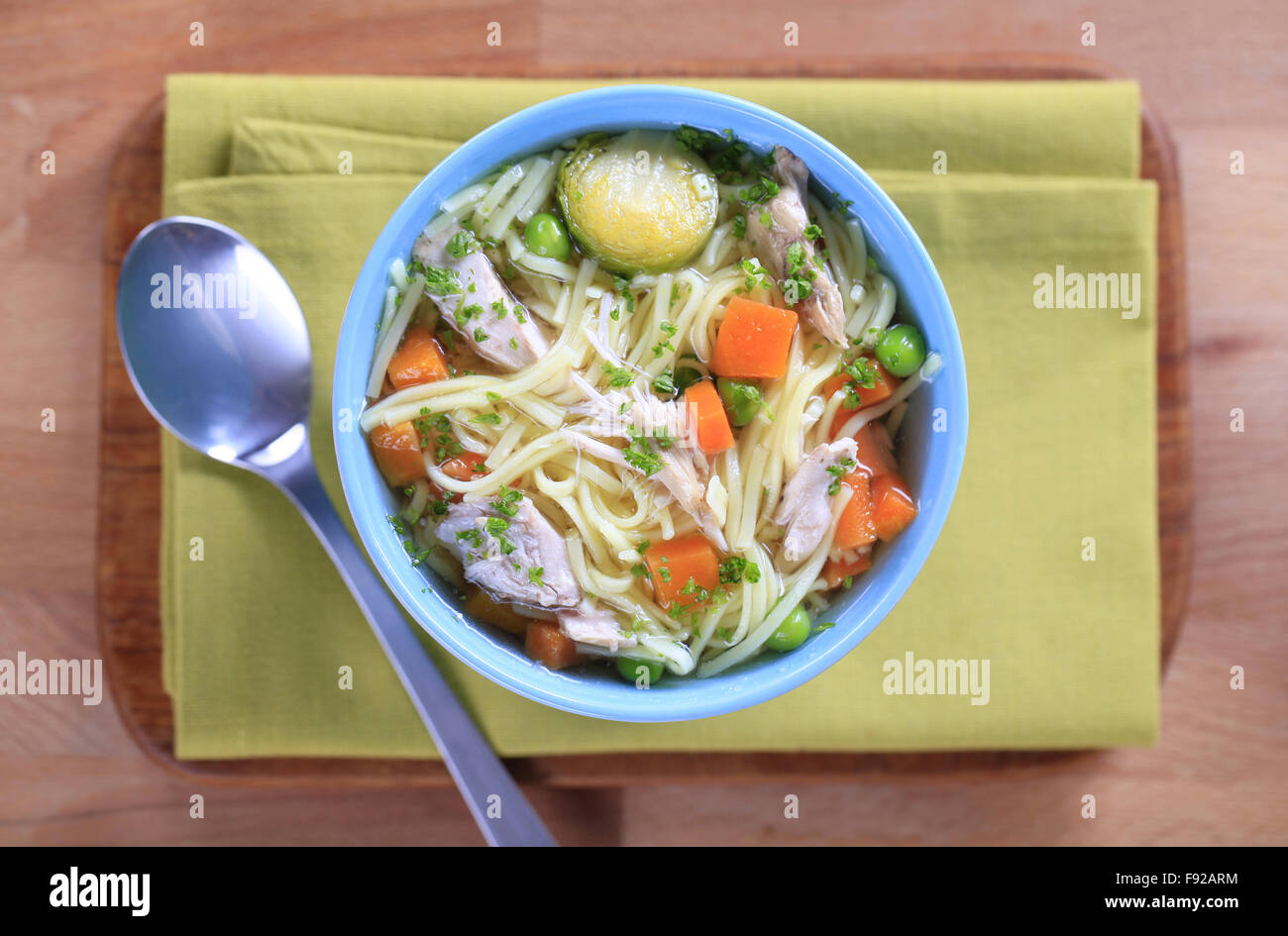 Noodles chicken green peas hi-res stock photography and images - Alamy