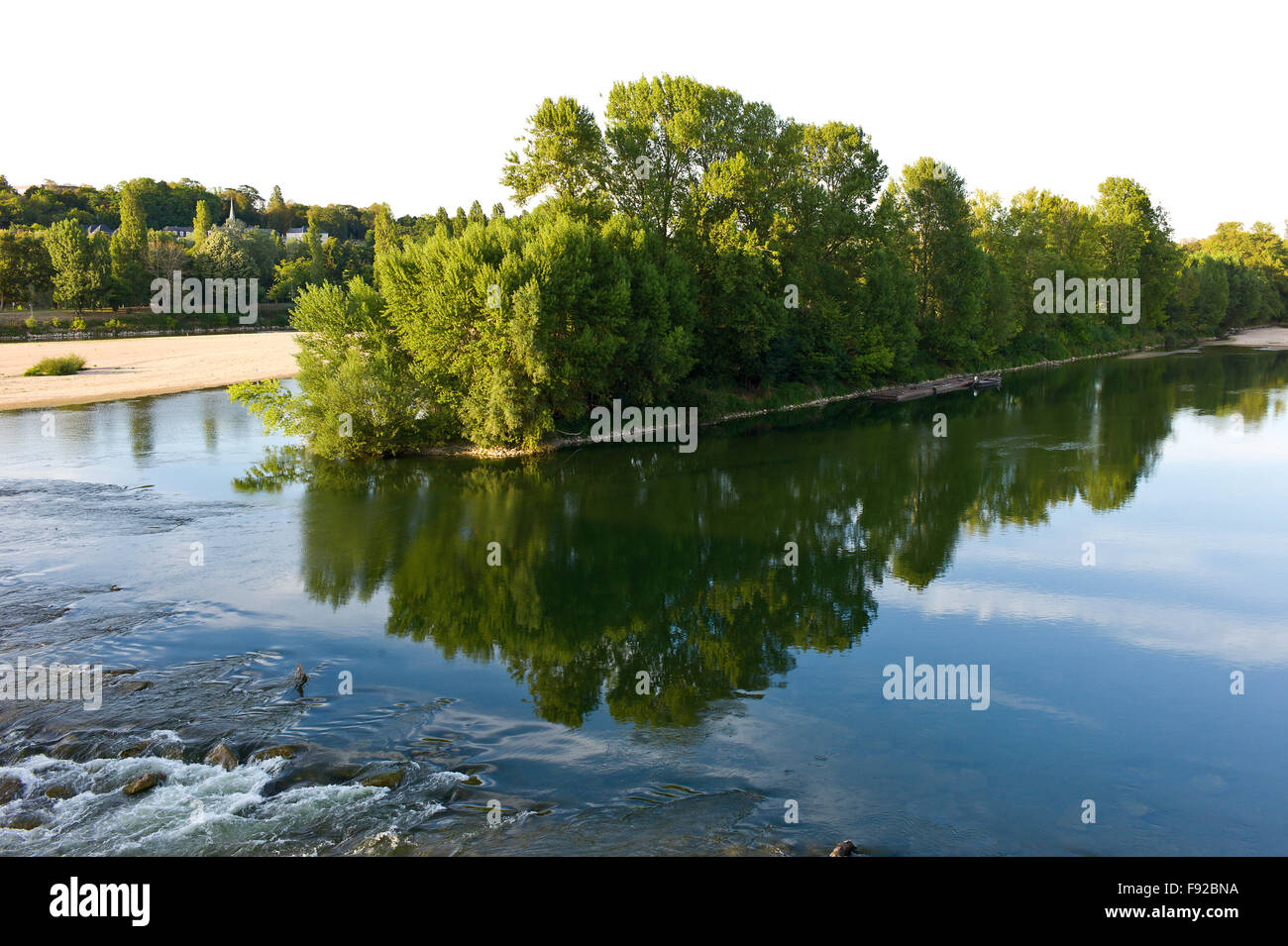 Scenic beaches and rivers in summer hi-res stock photography and images ...