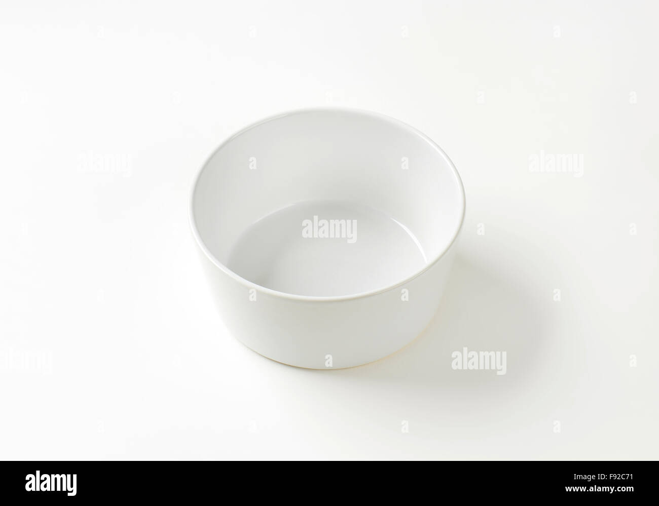 empty white bowl on white background Stock Photo - Alamy