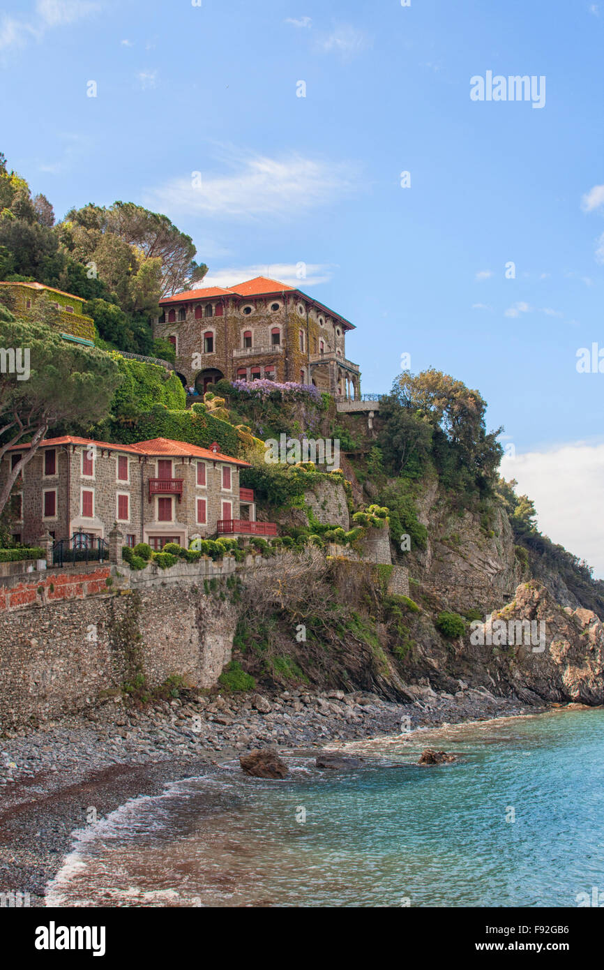 Seaside villas in italy hi-res stock photography and images - Alamy