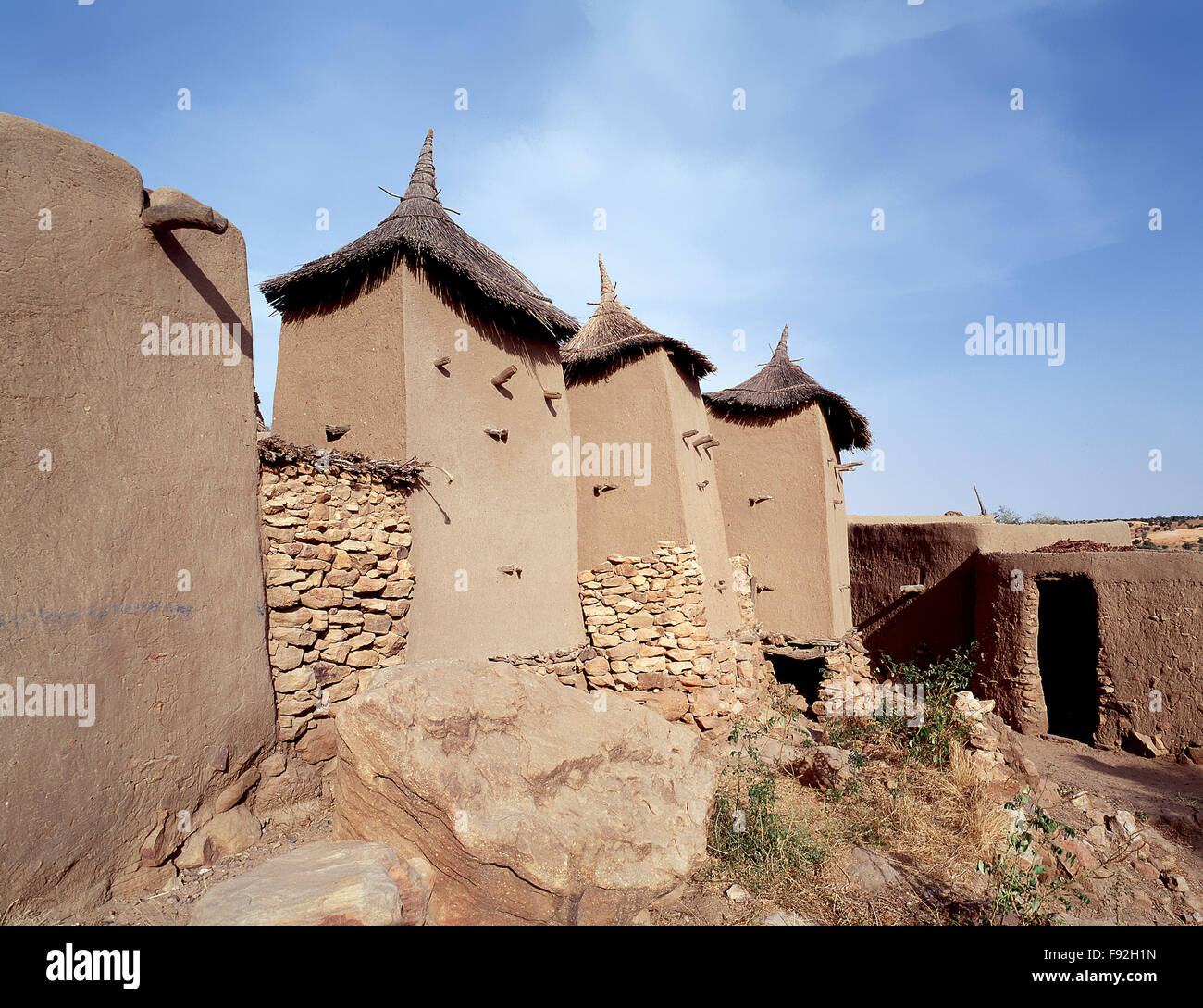 Dogon tribe hi-res stock photography and images - Alamy