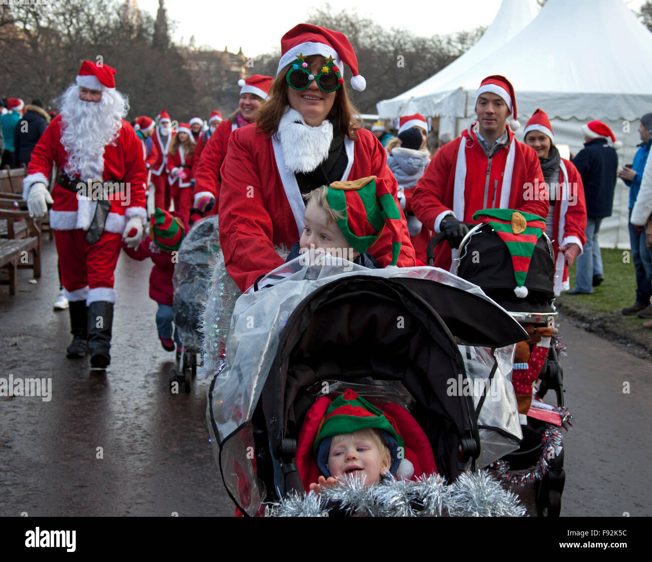Edinburgh annual great scottish santa run hi-res stock photography and ...