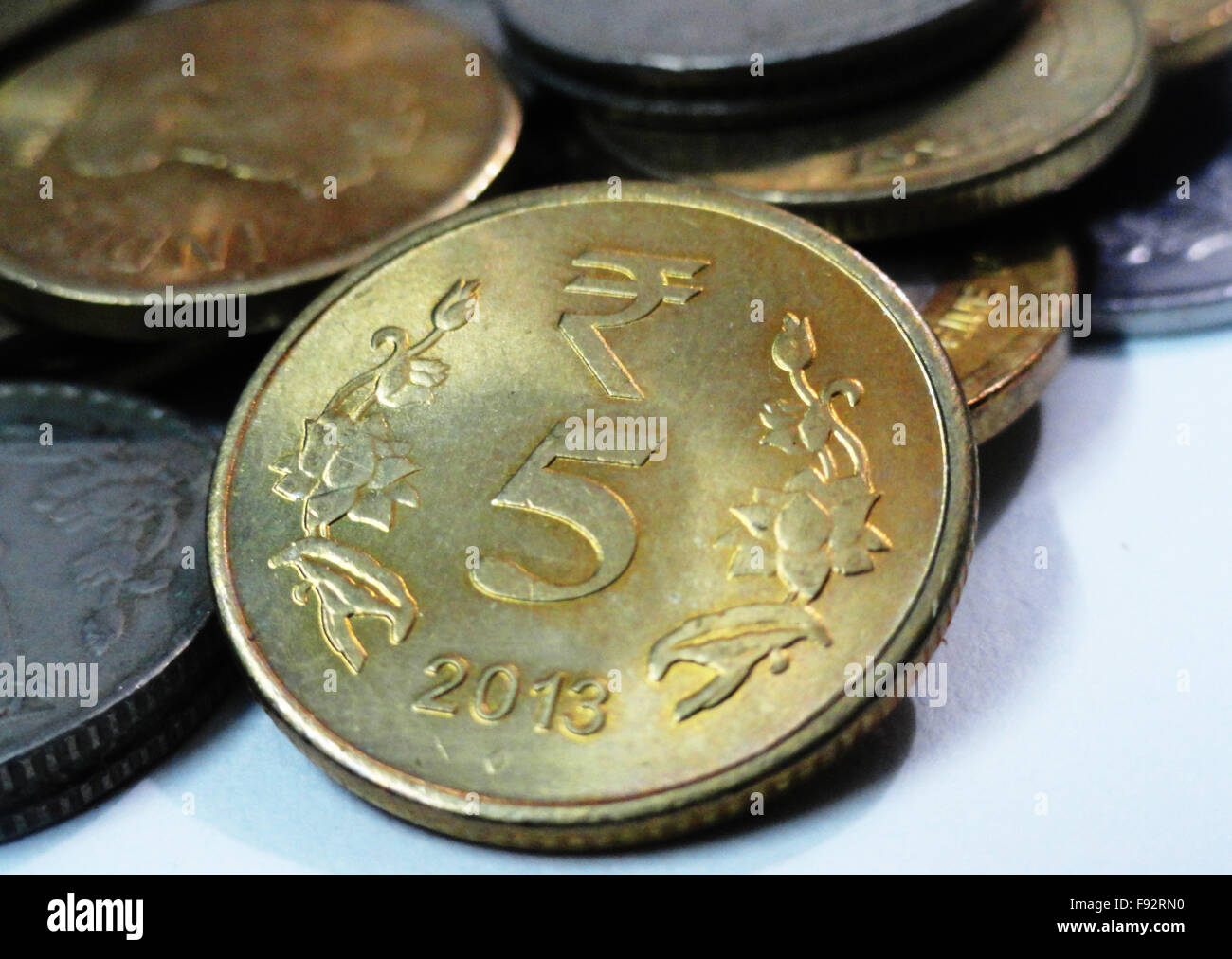 Indian five rupee coin hi-res stock photography and images - Alamy