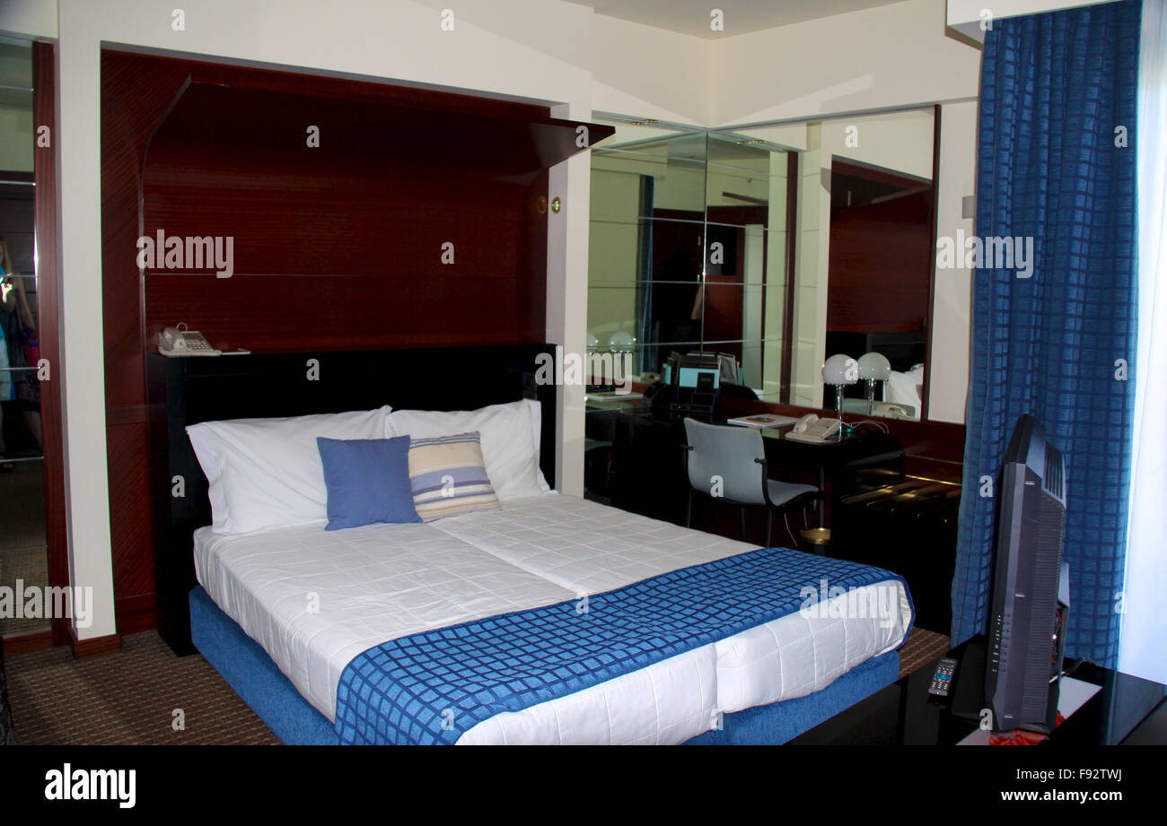 Typical hotel room - deluxe Stock Photo - Alamy