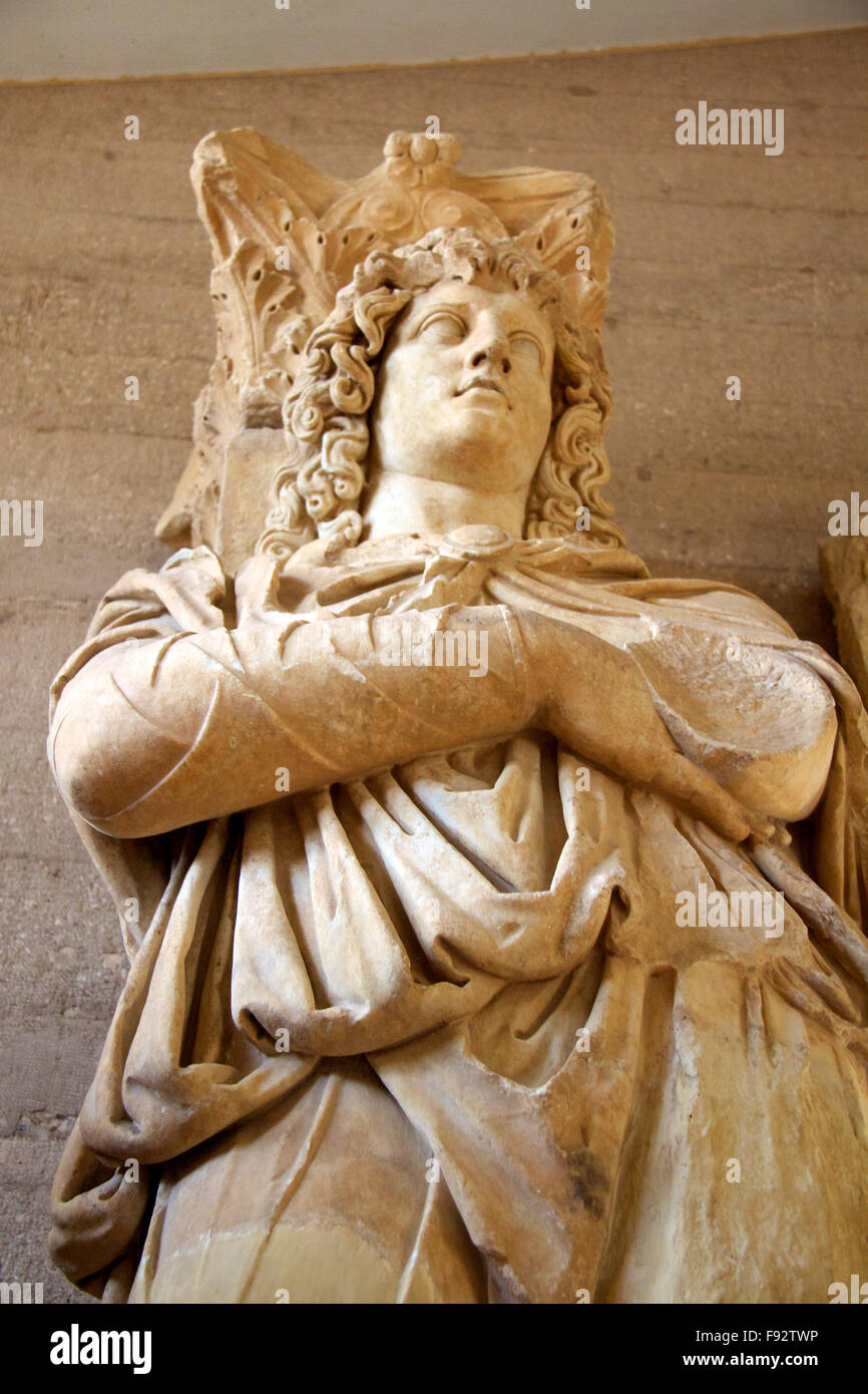Ancient Greek statues Stock Photo - Alamy