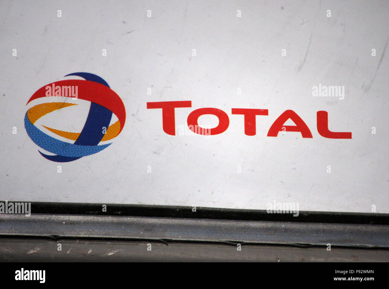 Total logo hi-res stock photography and images - Alamy