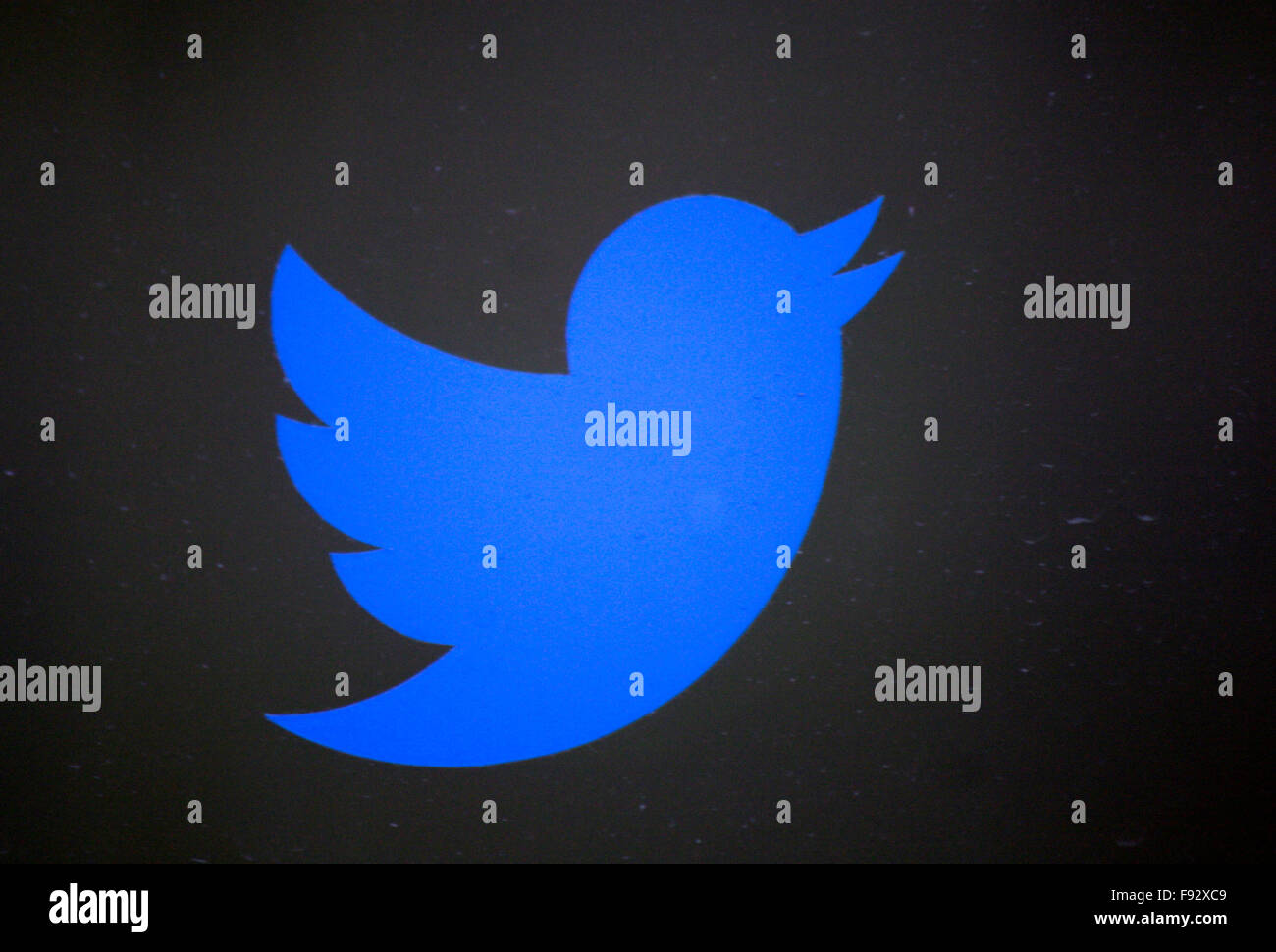 Twitter logo hi-res stock photography and images - Alamy