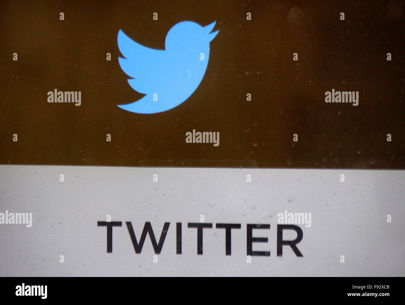 Twitter emblem hi-res stock photography and images - Alamy