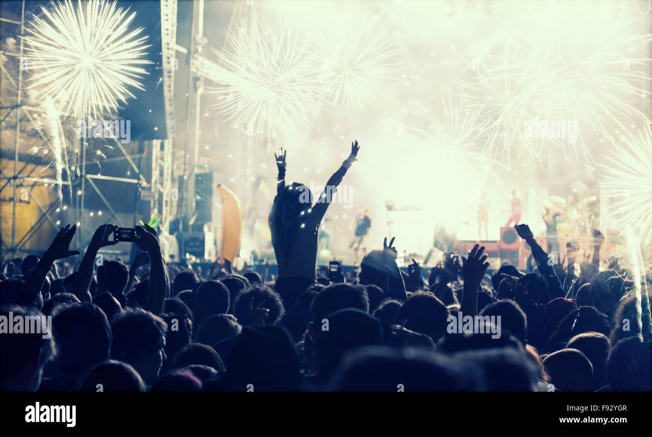 Crowd stage fireworks hi-res stock photography and images - Alamy
