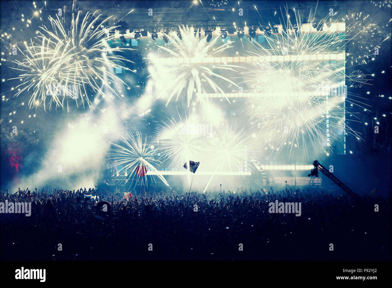 Crowd stage fireworks hi-res stock photography and images - Alamy