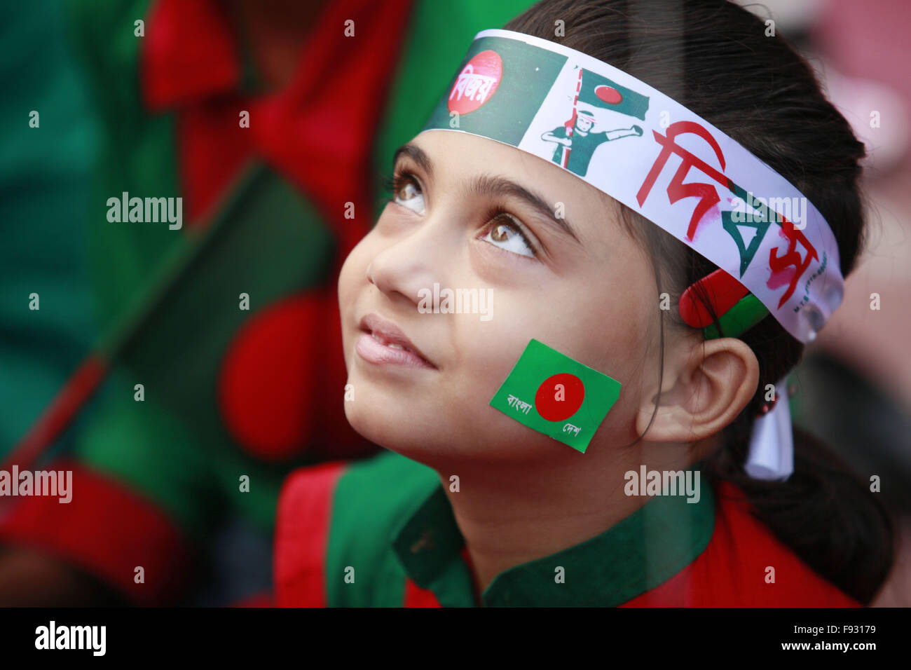 Dhaka, Bangladesh. 13th Dec, 2015. A Bangladeshi girl puts national ...