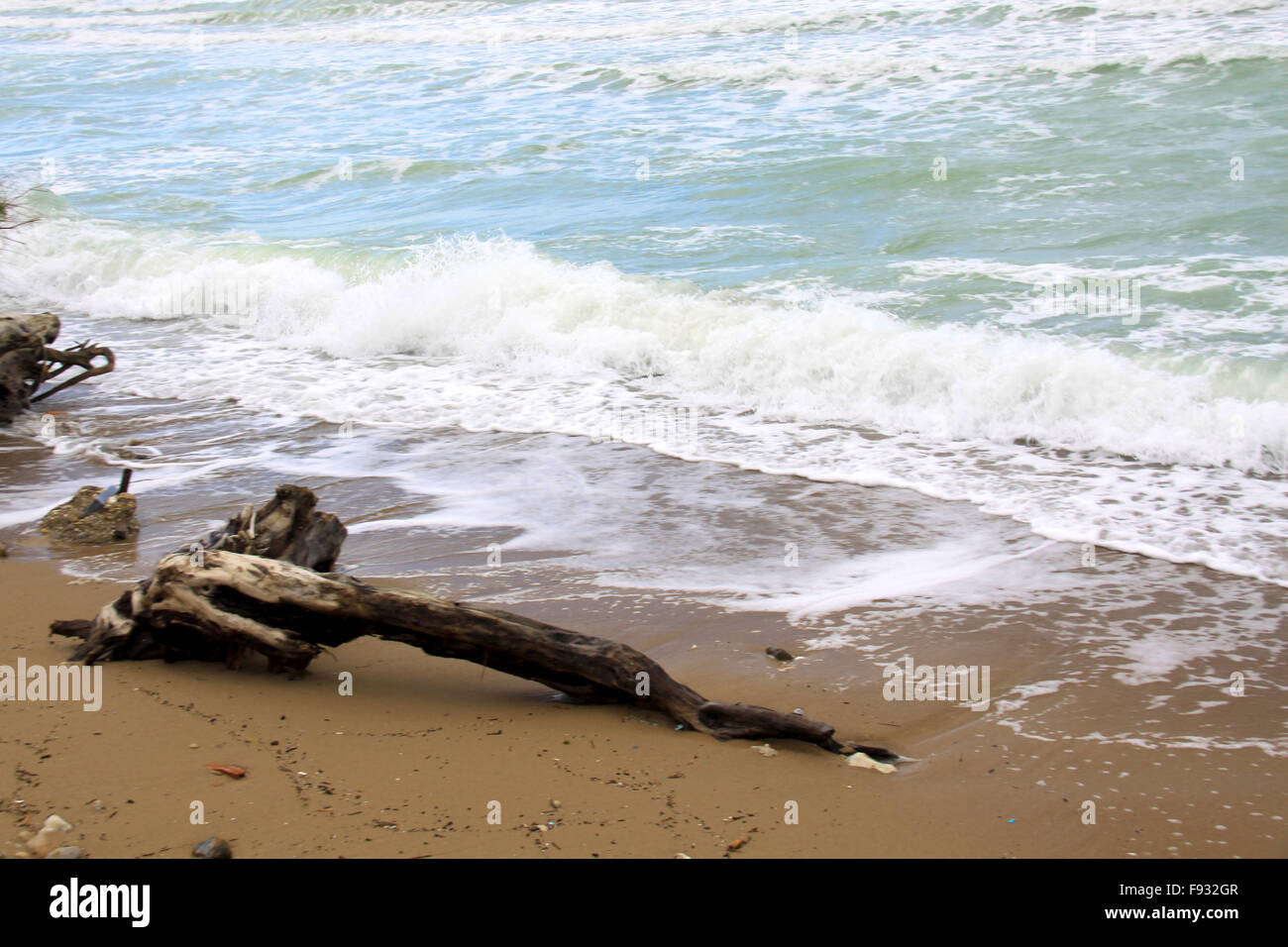 Waves on the Greek seashore Aegean sea Stock Photo - Alamy