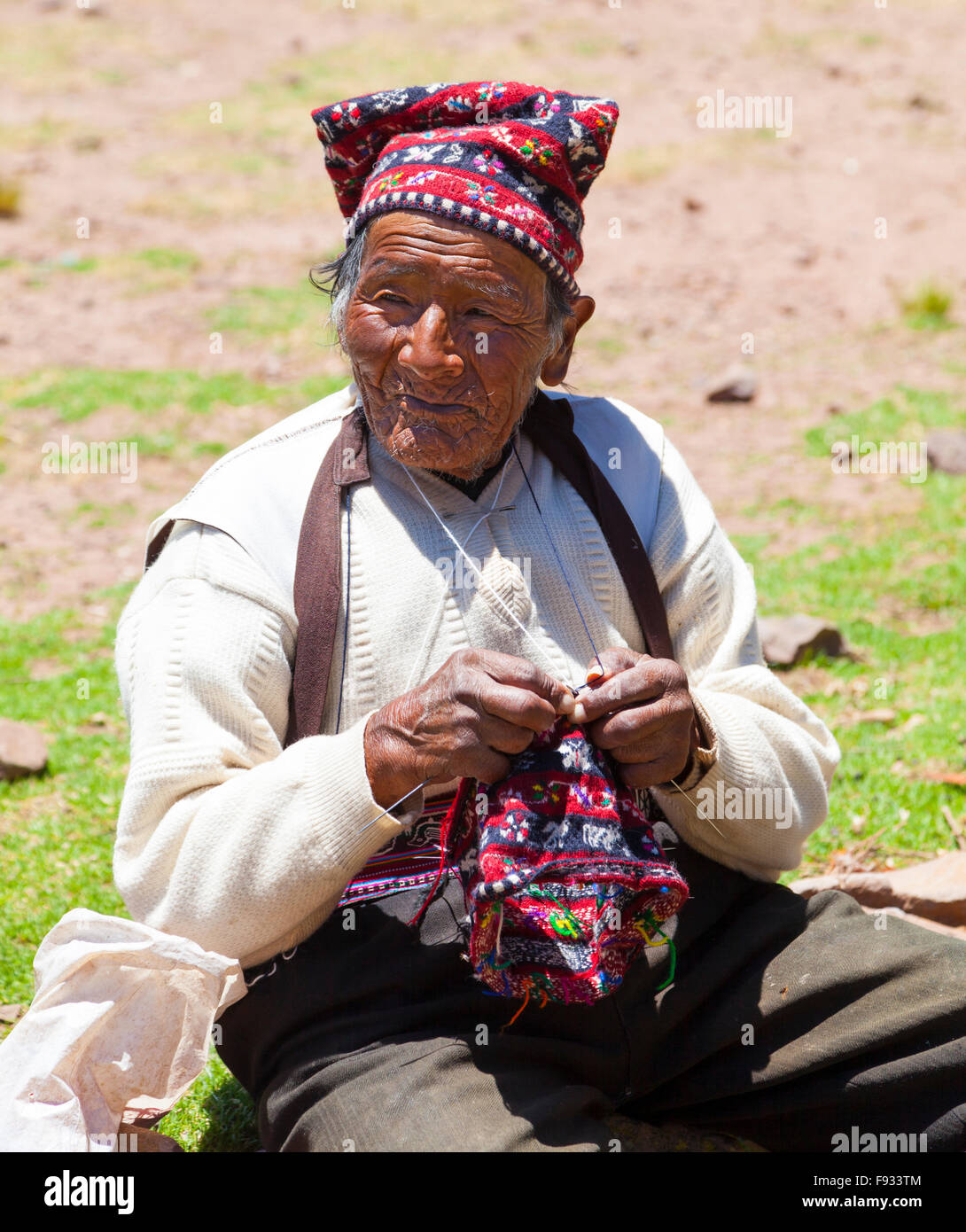 Man knitting - Tarquile Island - Peru Stock Photo - Alamy