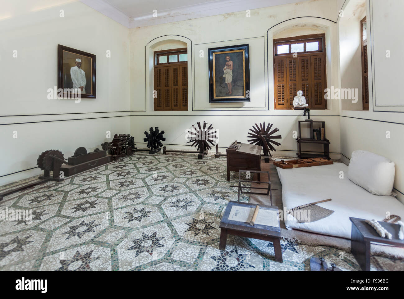 Mahatma Gandhi With Spinning Wheel High Resolution Stock Photography ...