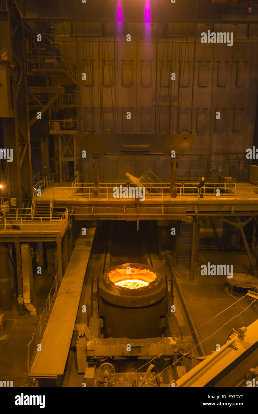 Molten steel ladle hi-res stock photography and images - Alamy