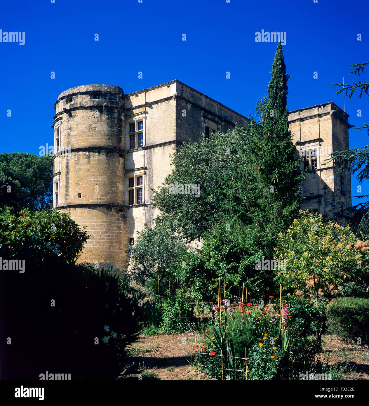 Provence renaissance castles hi-res stock photography and images - Alamy