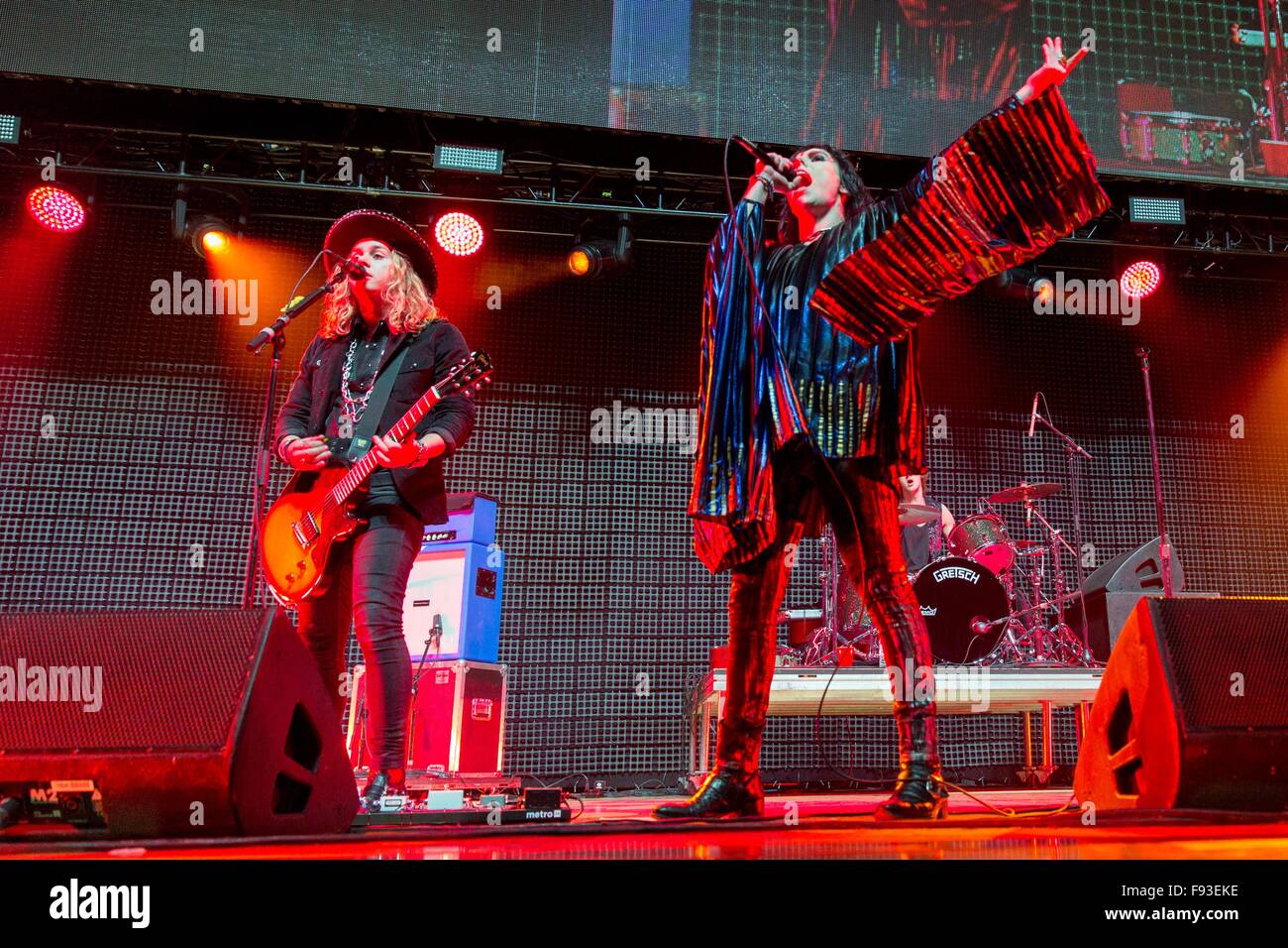 Los Angeles, California, USA. 12th Dec, 2015. Guitarist ADAM SLACK (L ...