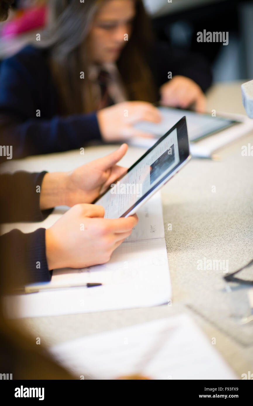 Gcse science lesson hi-res stock photography and images - Alamy