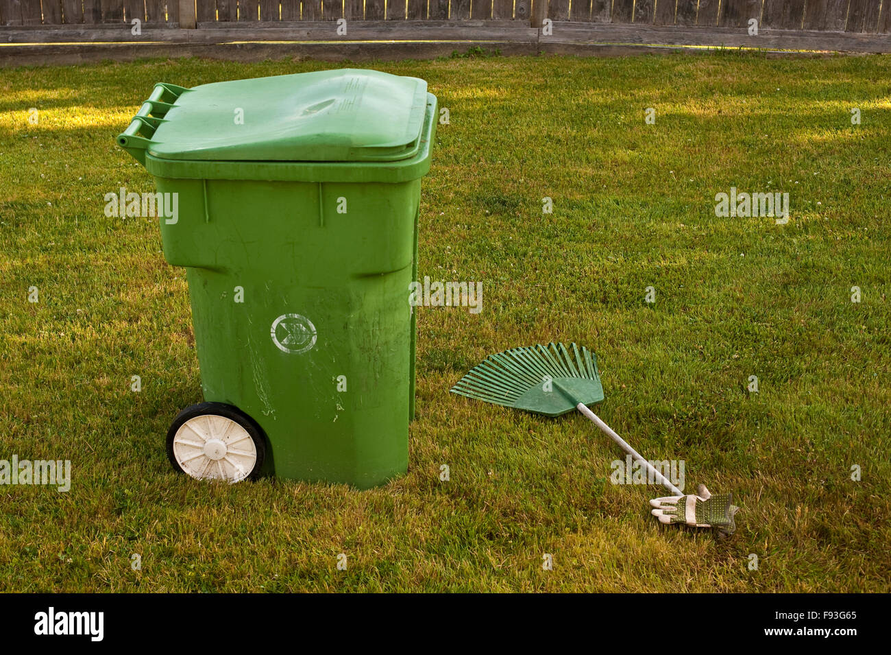 Yard work clean up and mowing with recycling bin Stock Photo - Alamy