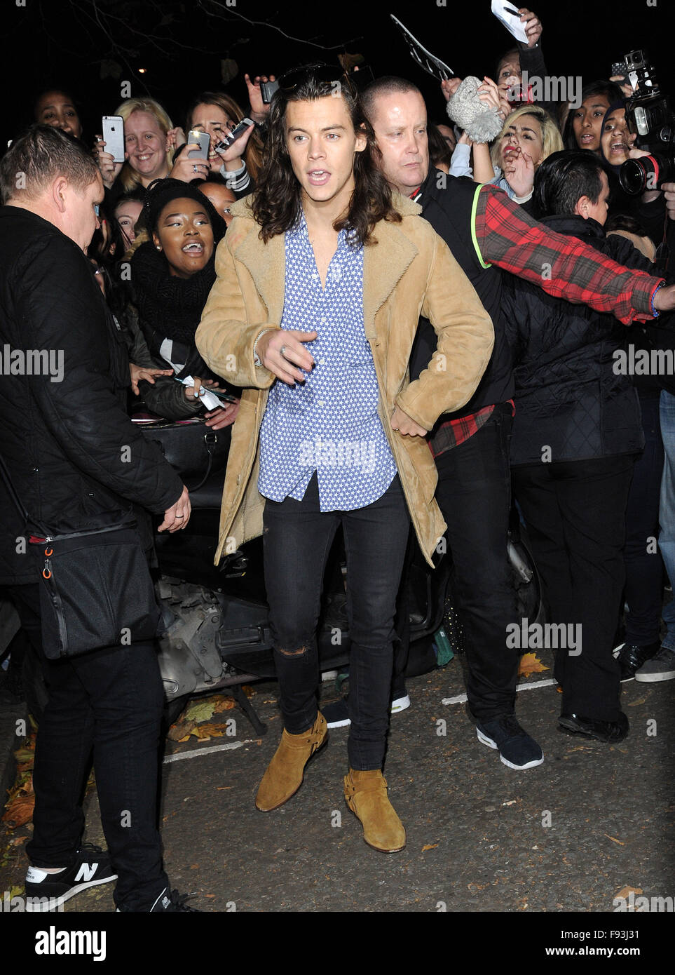 Harry Styles leaves the Maida Vale studios mobbed by fans Featuring ...