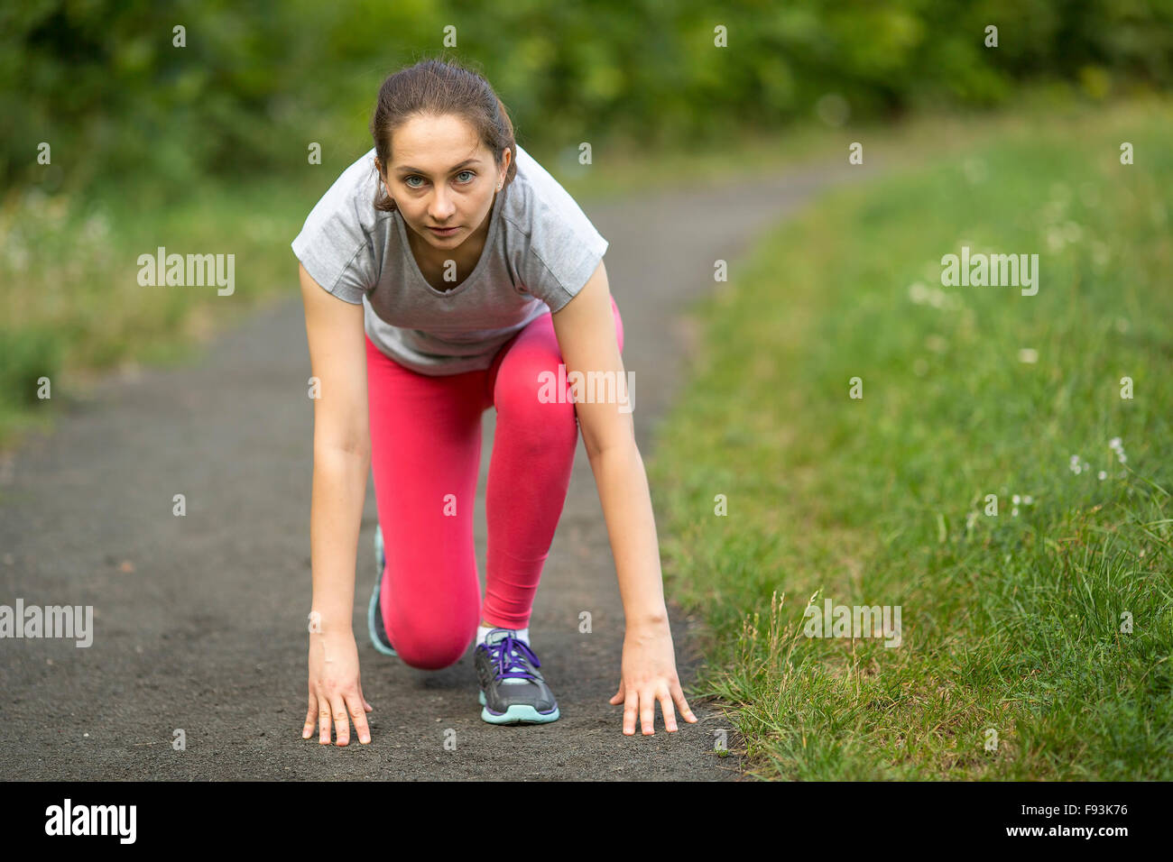 Run ready pose hi-res stock photography and images - Alamy