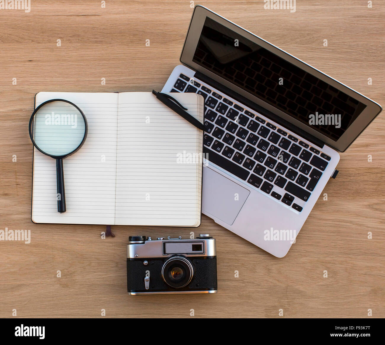 Laptop retro photo camera hi-res stock photography and images - Alamy