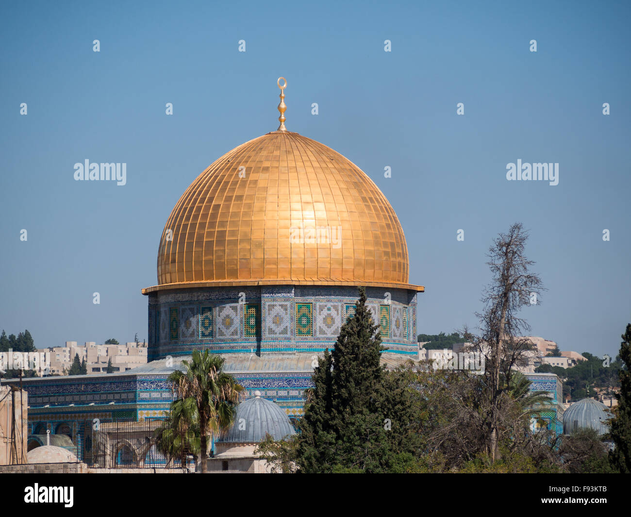 Mosque golden dome hi-res stock photography and images - Alamy