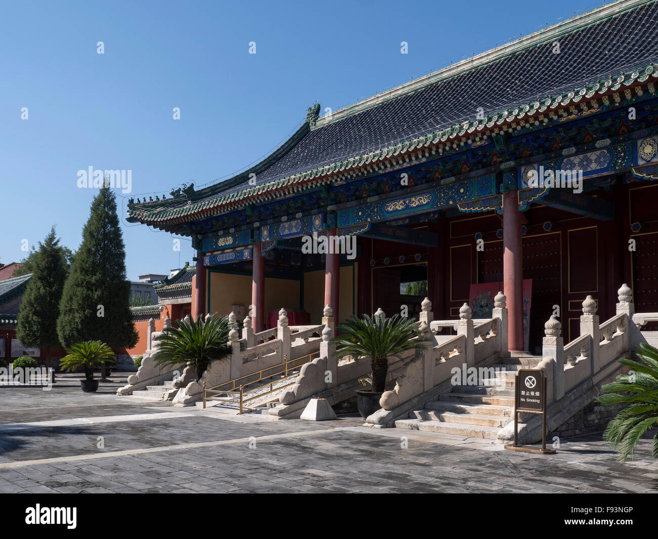 Chinese historical imperial temple hi-res stock photography and images ...