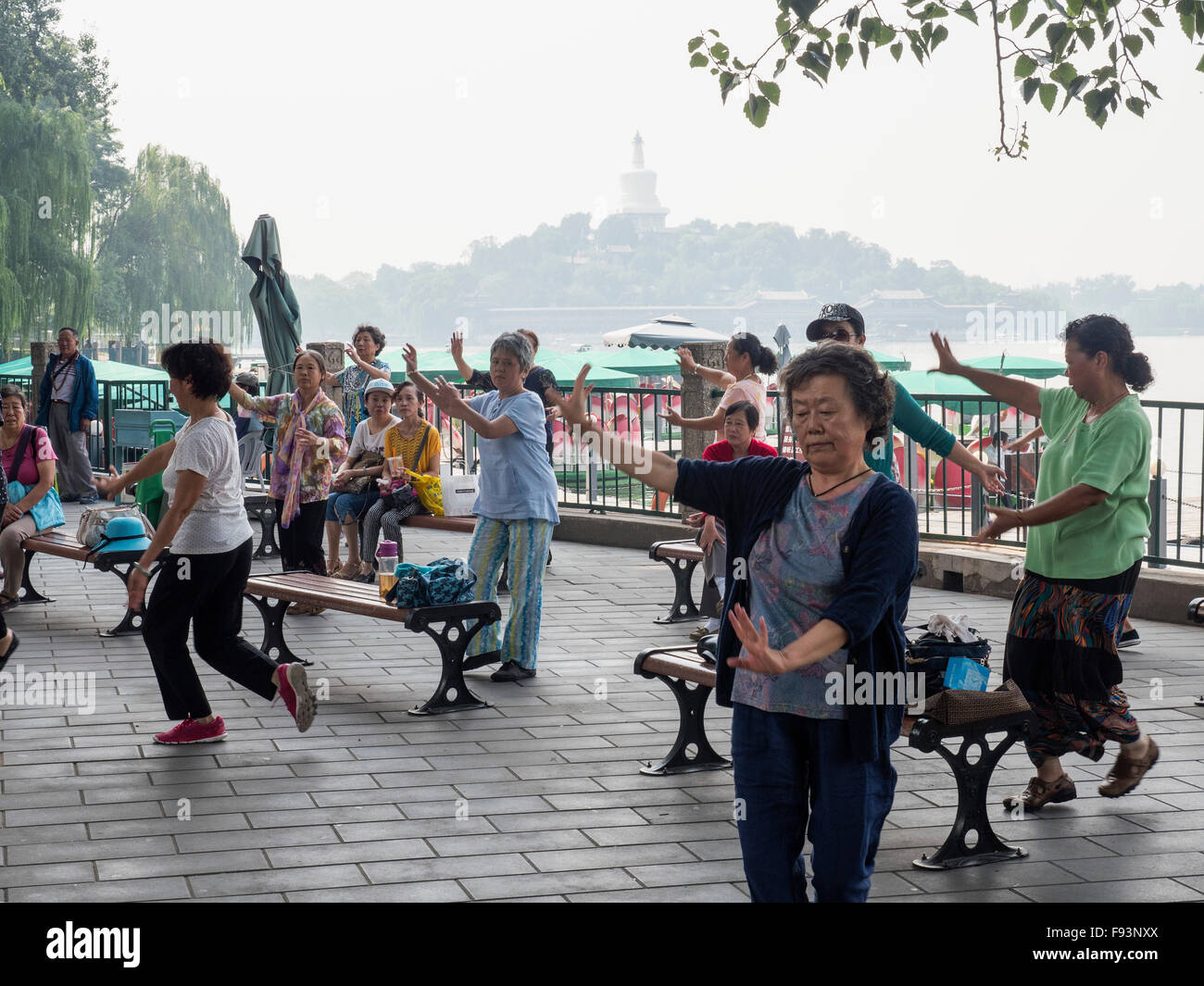 Park exercises hi-res stock photography and images - Alamy