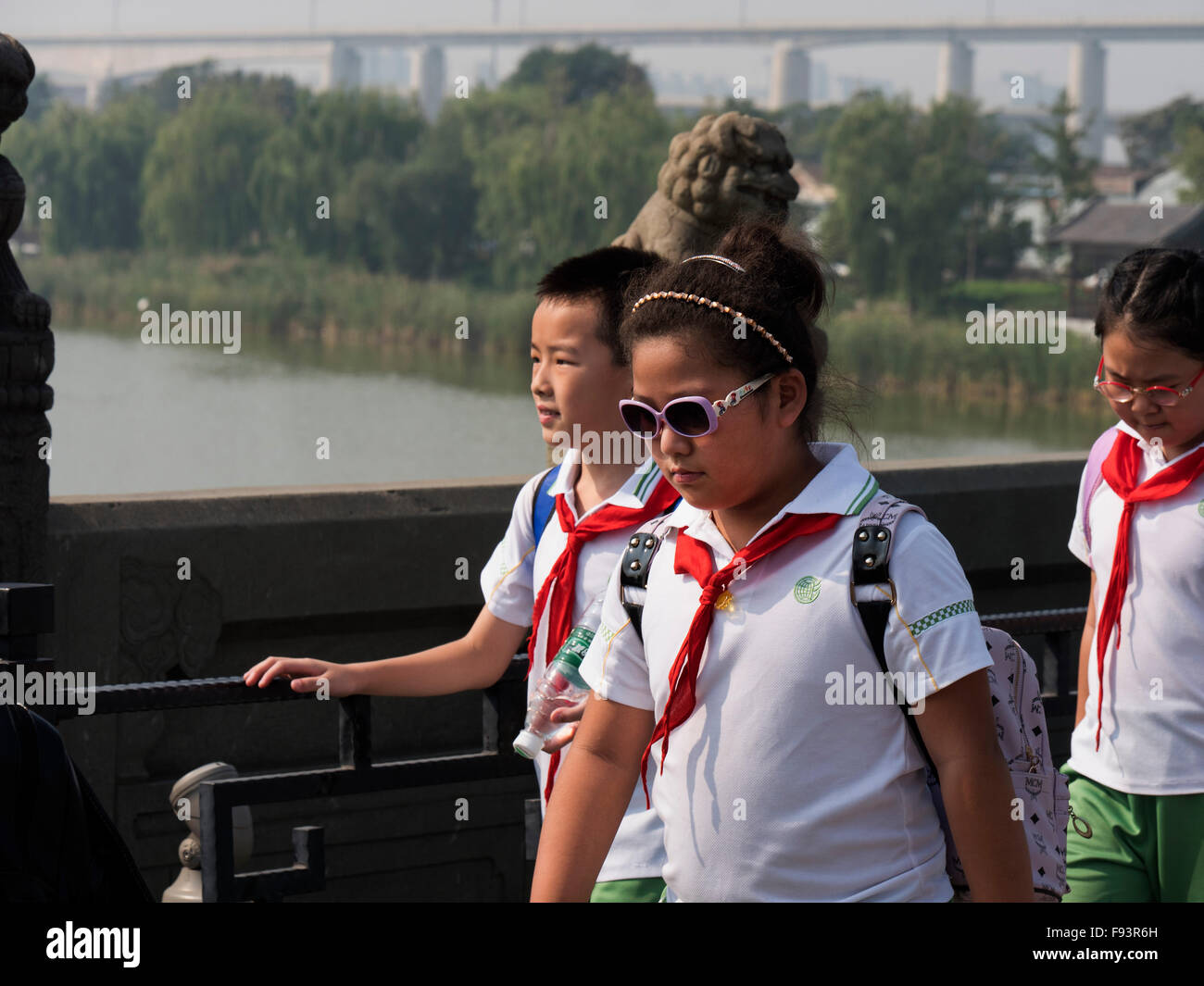 Asian girl bridge hi-res stock photography and images - Alamy