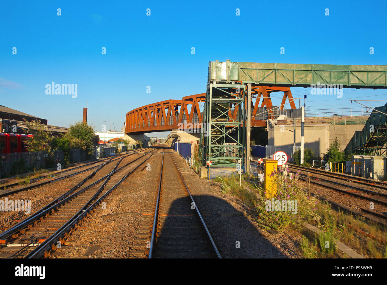 Crossover tracks hi-res stock photography and images - Alamy