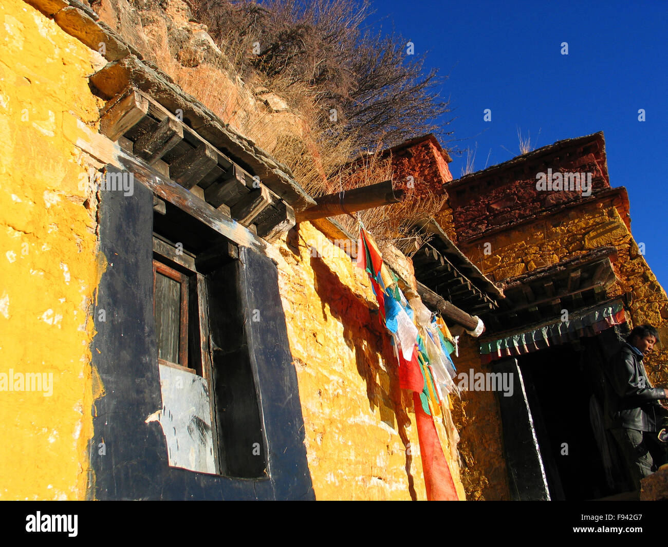 Old Tibetan building Stock Photo - Alamy