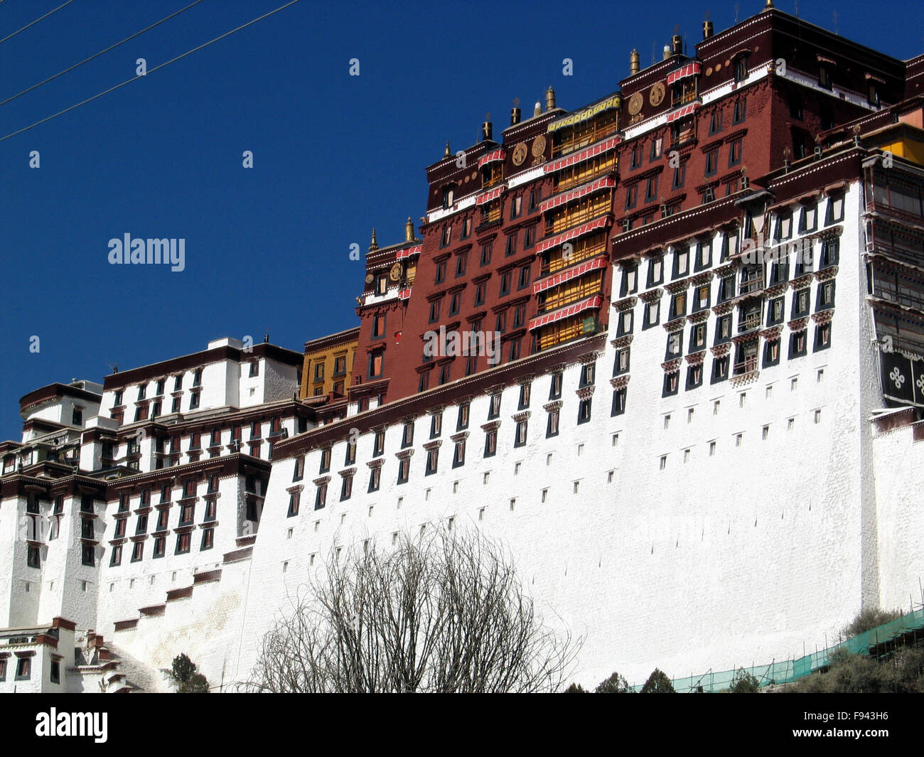 Potala Palace in the sun Stock Photo - Alamy