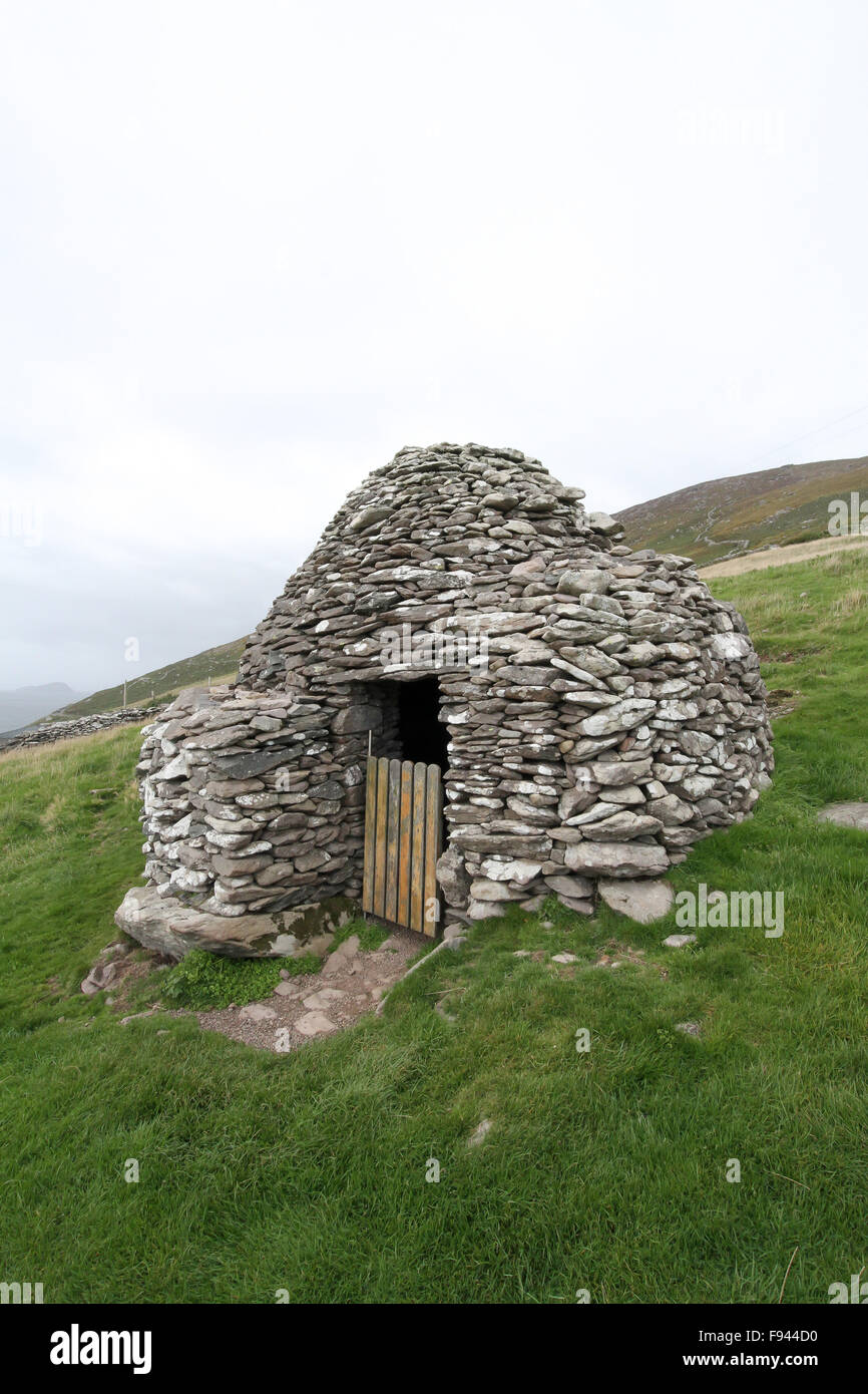 Beehive hut ireland hi-res stock photography and images - Alamy