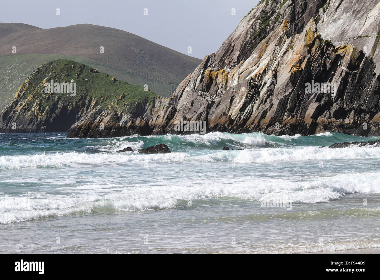 Atlantic surf at Coumeenoole Beach, Dunmore Head on the Dingle ...