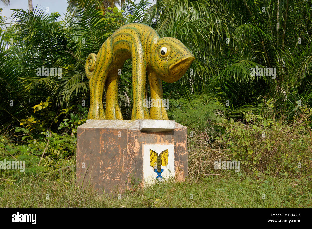 Statue of Segbo Lissa, chameleon god of nature, on La Route des ...