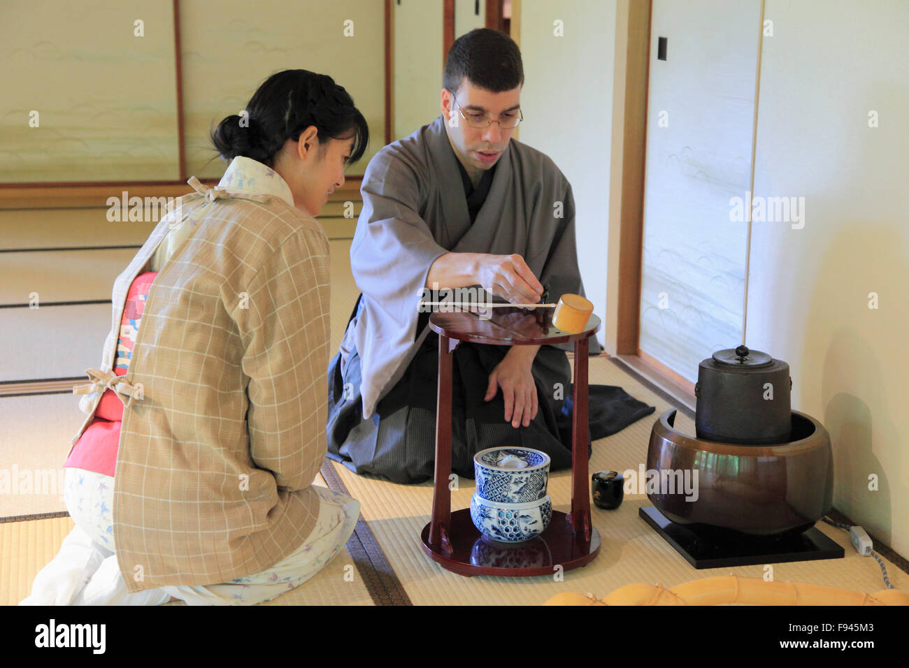 People preparing Japanese tea ceremony Stock Photo - Alamy