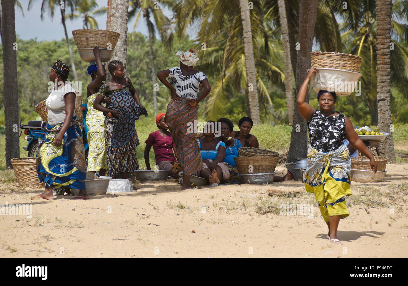 Group black women on beach hi-res stock photography and images - Alamy