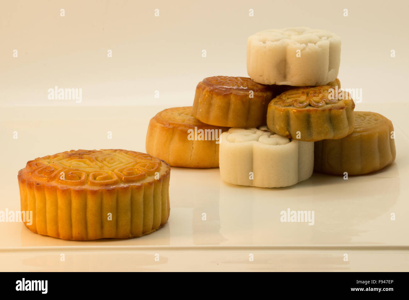 Chinese mooncakes hi-res stock photography and images - Alamy
