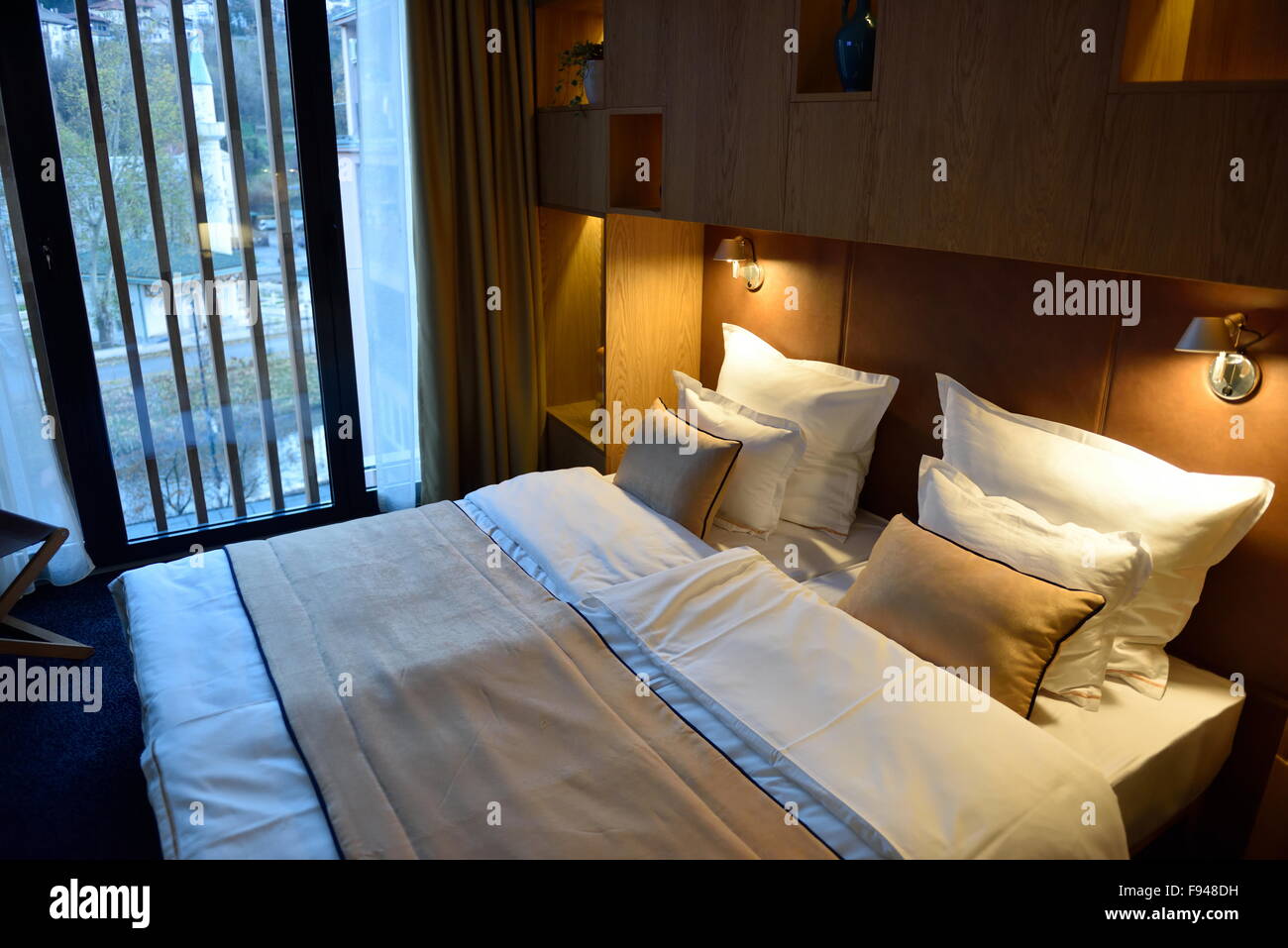 Interior of modern comfortable hotel room Stock Photo - Alamy