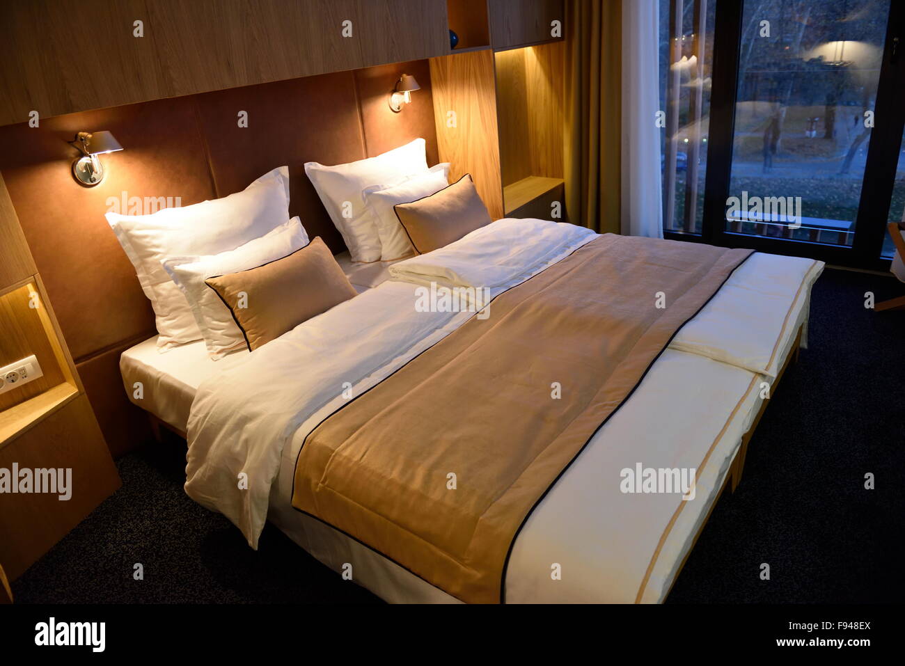 Interior of modern comfortable hotel room Stock Photo - Alamy