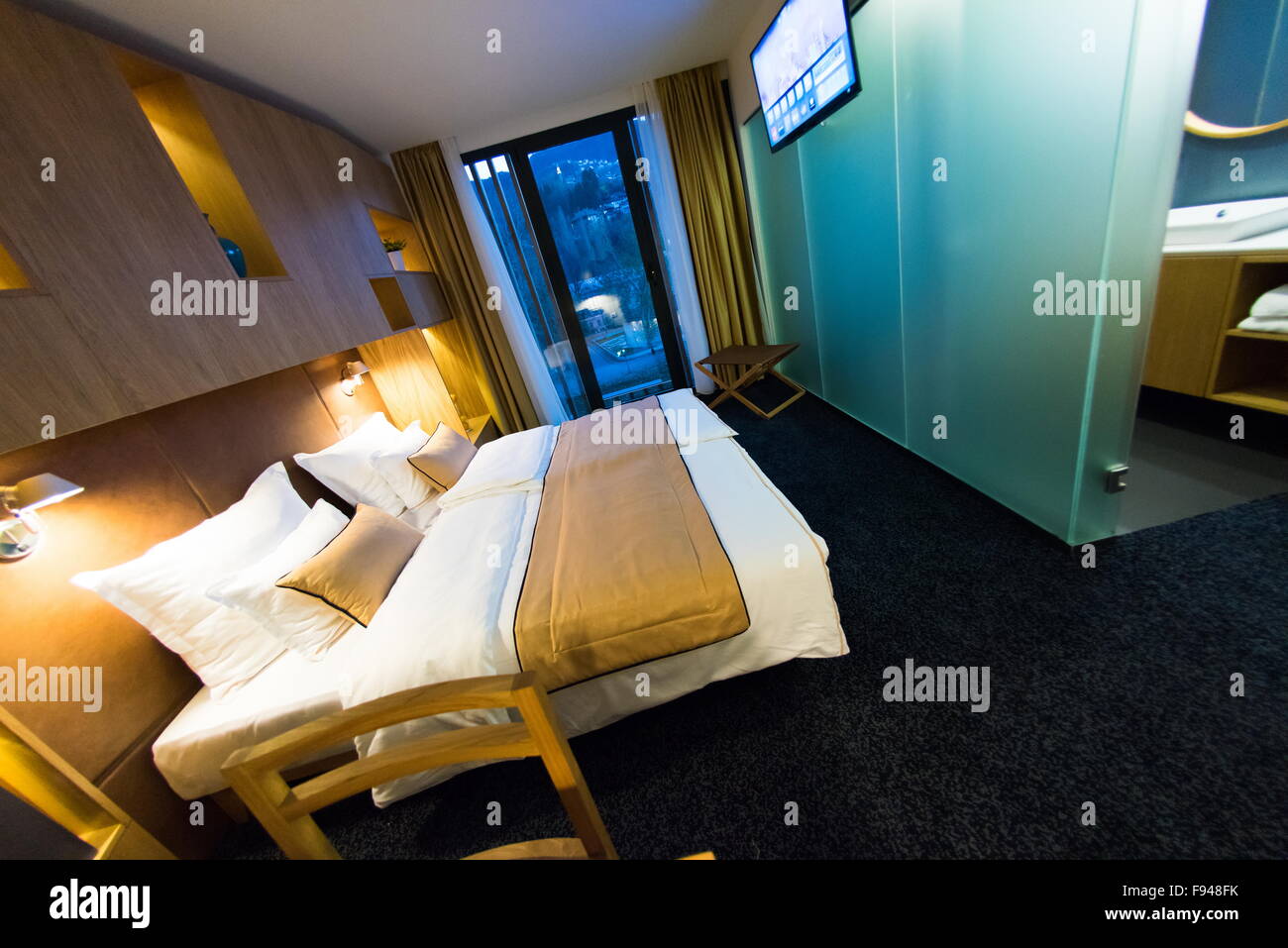 Interior of modern comfortable hotel room Stock Photo - Alamy
