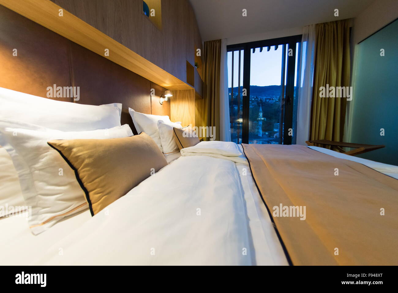 Interior of modern comfortable hotel room Stock Photo - Alamy