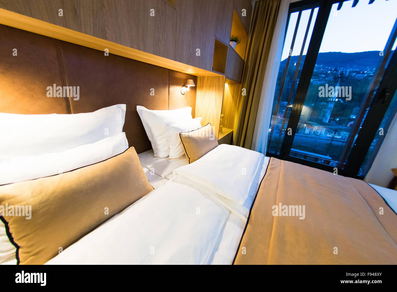 Interior of modern comfortable hotel room Stock Photo - Alamy