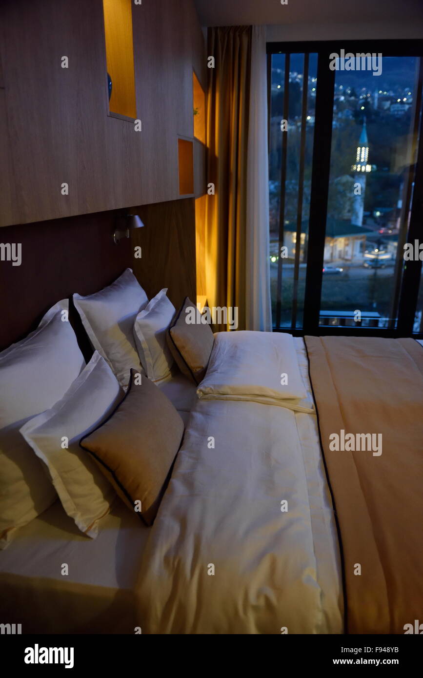 Interior of modern comfortable hotel room Stock Photo - Alamy