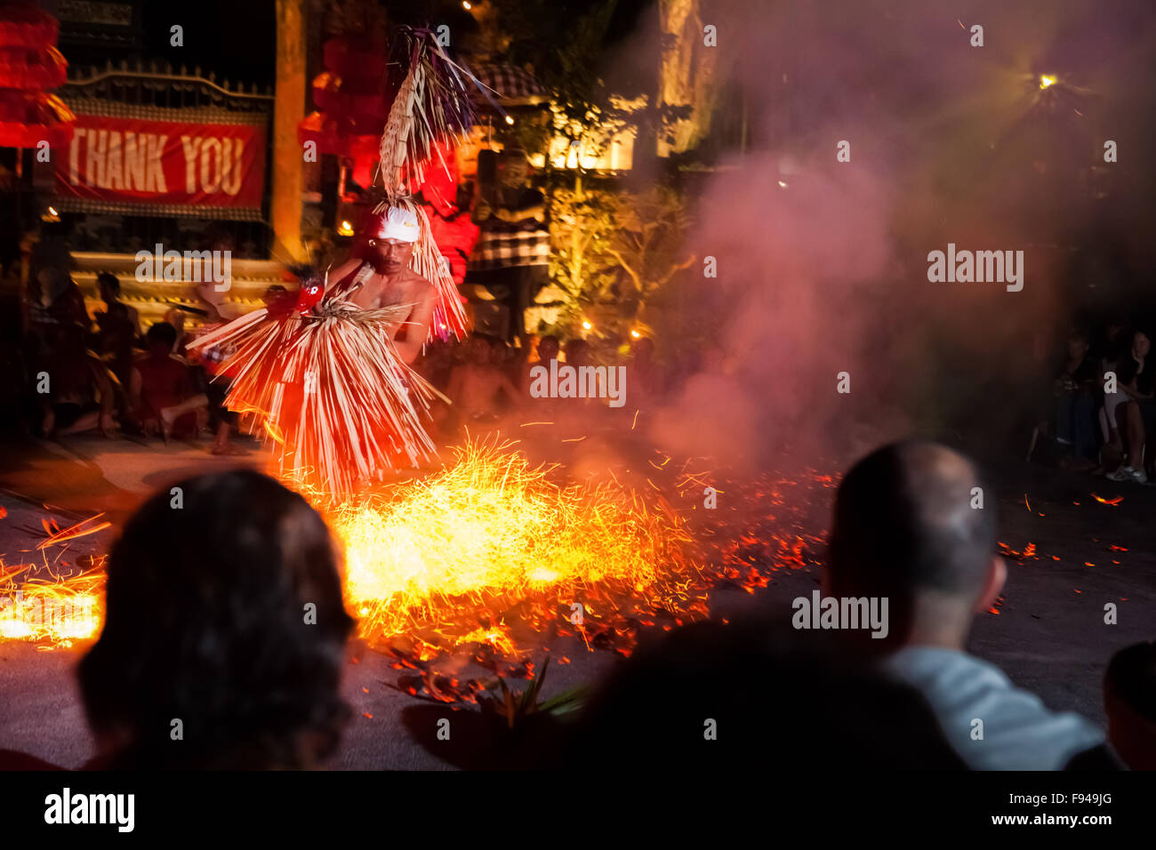 Southeast asian traditional dance hi-res stock photography and images ...