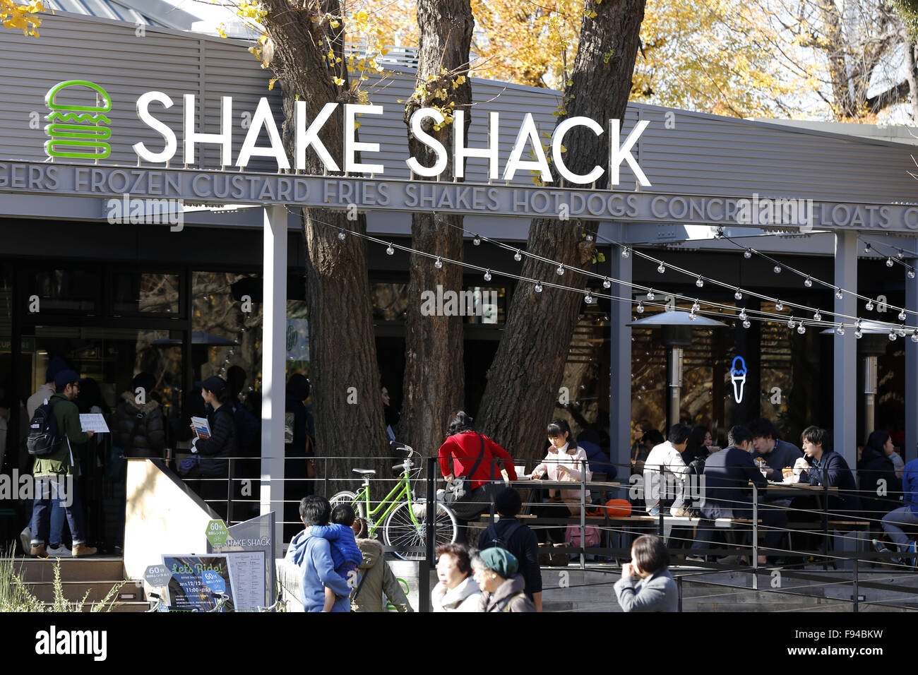 People line up outside the burger restaurant Shake Shack in Meiji-Jingu ...
