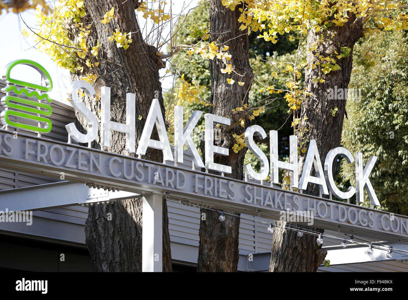 People line up outside the burger restaurant Shake Shack in Meiji-Jingu ...