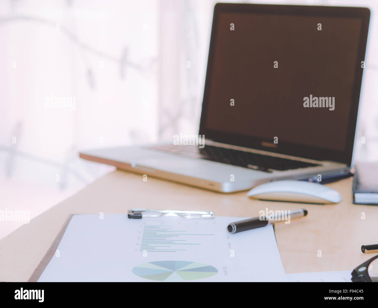 Pen and report paper, business conceptual Stock Photo - Alamy