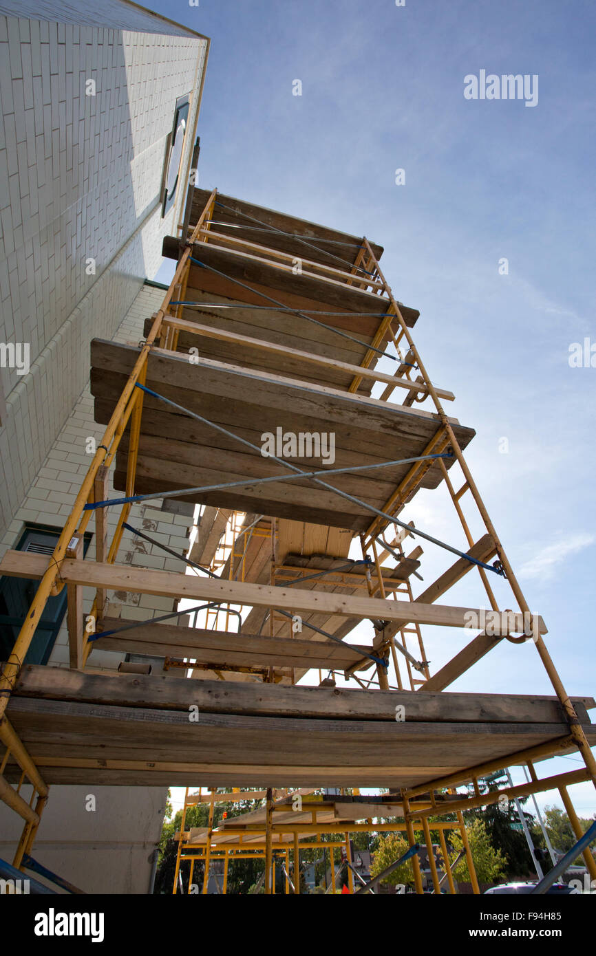 Erected scaffolding hi-res stock photography and images - Alamy